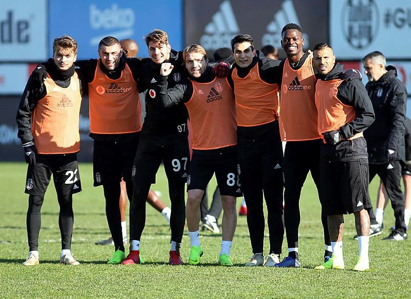 Beşiktaş’ta şok ayrılık! Babel’den sonra... - Sayfa 1 - Beşiktaş - 18 ... Beşiktaş’ta şok ayrılık! Babel’den sonra... - Sayfa 1 - Beşiktaş - 18 ...